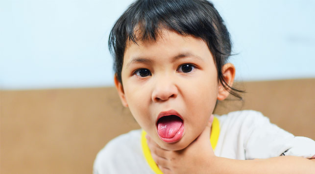 Radang Amandel / Tonsilitis - Gejala, Penyebab, & Pengobatan