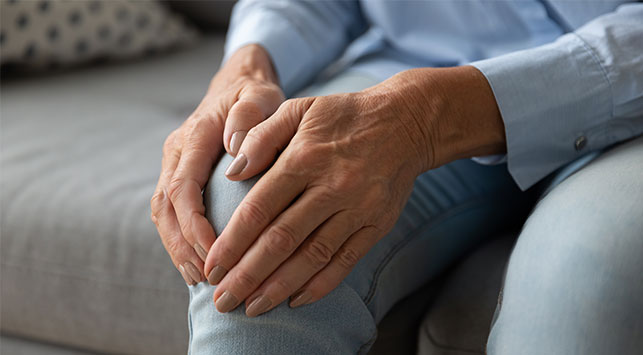 Rheumatoid Arthritis - Gejala, Penyebab, dan Pengobatan | Halodoc