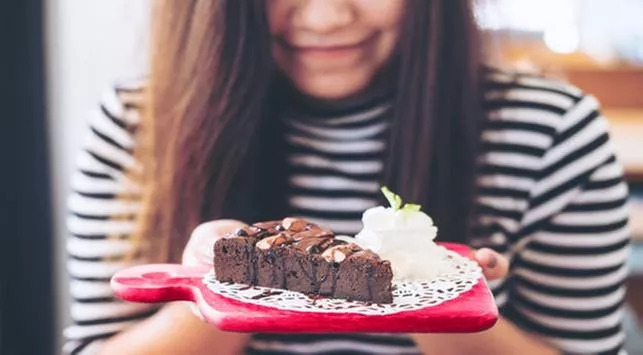 Ini 5 Kebiasaan Makan yang Perlu Dihindari ketika Berbuka Puasa Ini 5 Kebiasaan Makan yang Perlu Dihindari ketika Berbuka Puasa