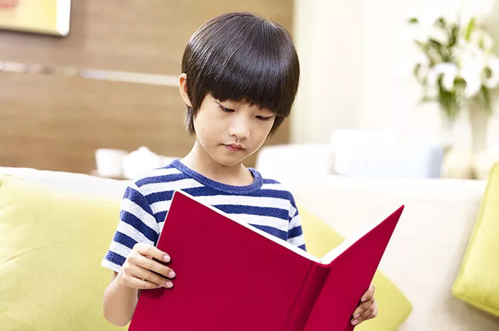 Manfaat Membaca Buku untuk Pertumbuhan dan Perkembangan Anak