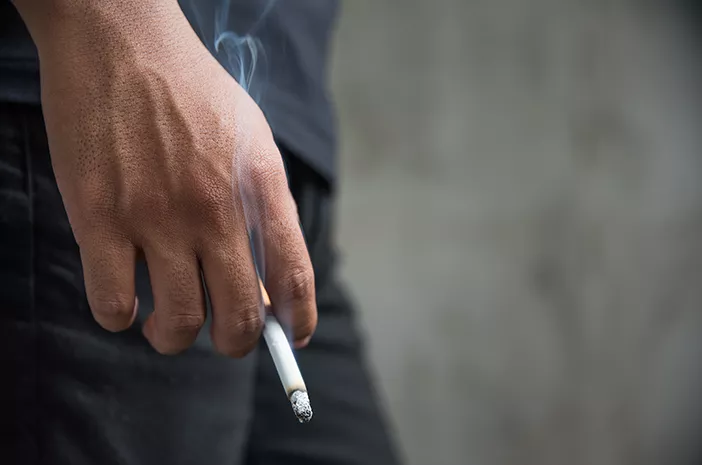 Kebiasaan Menghirup Asap Rokok Tingkatkan Risiko Bronkitis