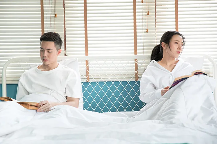 Efek Suami Istri Tidur Terpisah: Baik atau Buruk untuk Rumah Tangga?