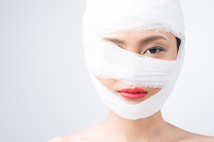 Lakukan Operasi Plastik Berulang Kali, Ketahui Dampaknya