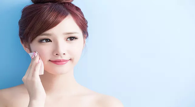 6 Cara Memakai Face Oil Paper untuk Kulit Berminyak