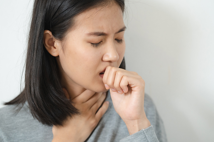 Batuk Disertai Sesak Napas, Begini Cara Mengatasinya