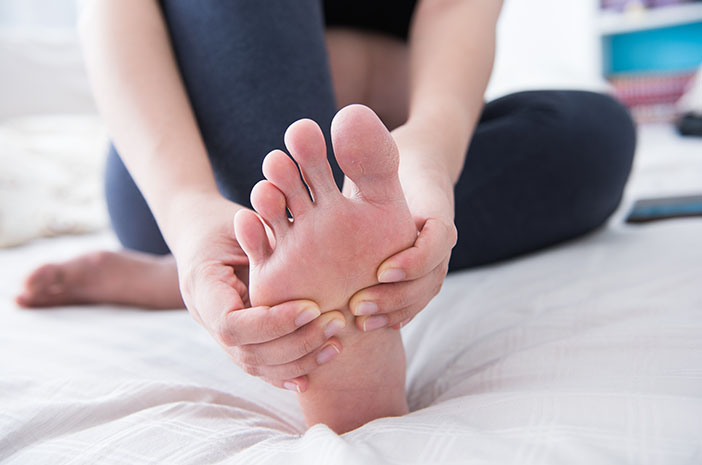 6 Cara Mengatasi Kaki Bengkak dengan Langkah Sederhana