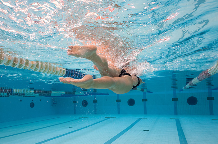 Kenali Teknik Dasar untuk Lakukan Renang Gaya Punggung