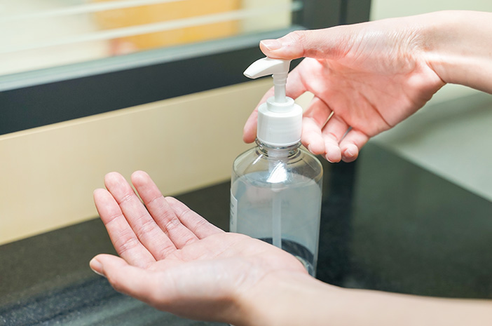 Ini Beda Antiseptik dengan Disinfektan dan Cara Aman Menggunakannya