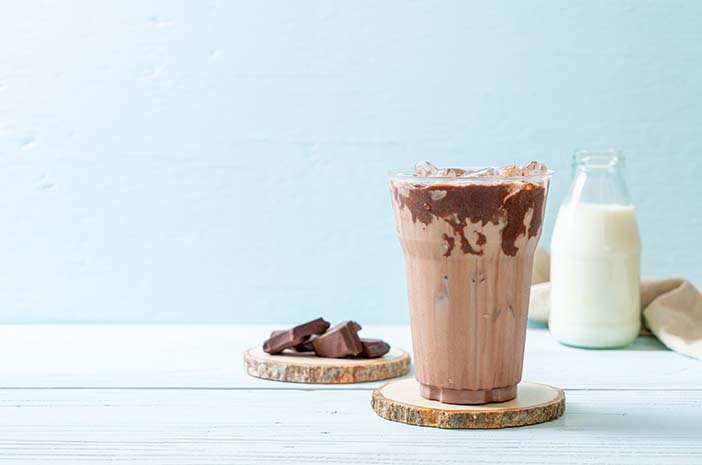 Sedang Tren, Ini Cara Membuat Es Coklat yang Segar dan Kental