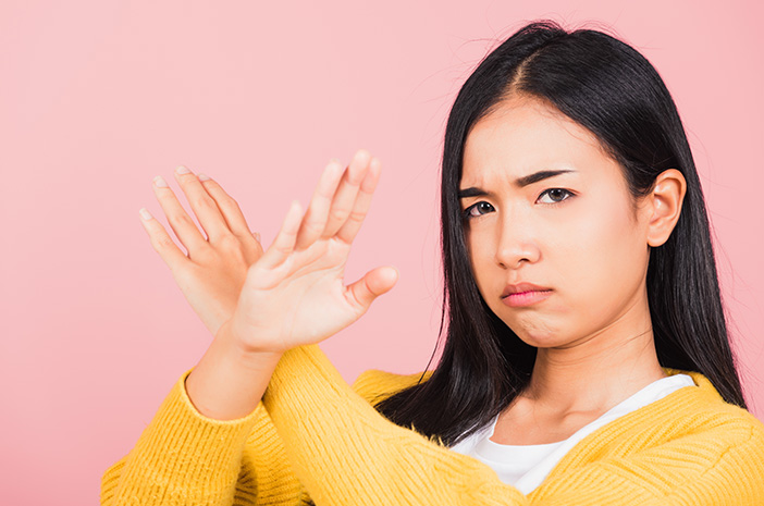 Mengenal Sikap Defensif: Penyebab, Contoh, dan Cara Mengatasinya