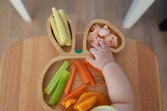 Ini Kelebihan dan Kekurangan metode Baby Led Weaning pada Bayi