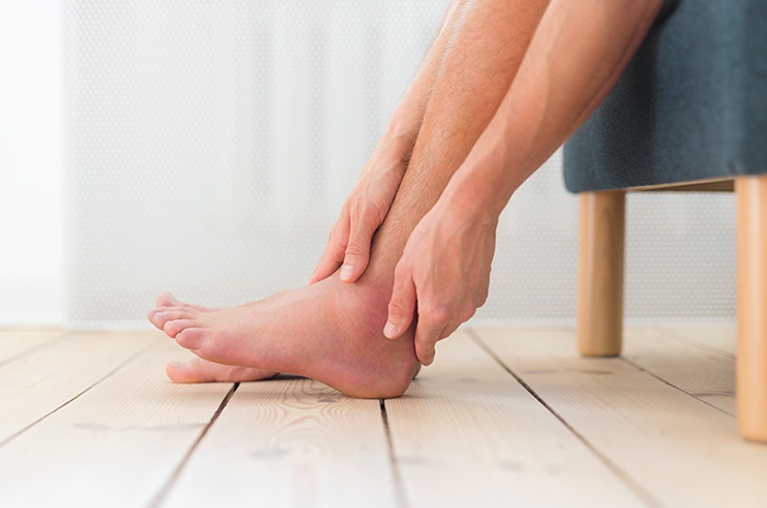 Mata Kaki Bengkak? Ini Penyebab dan Pengobatannya