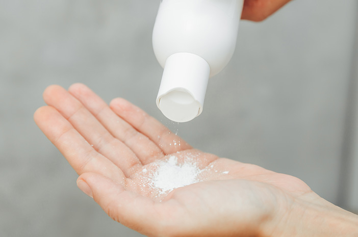 Bedak Salicyl - Manfaat, Cara Pakai, dan Efek Samping