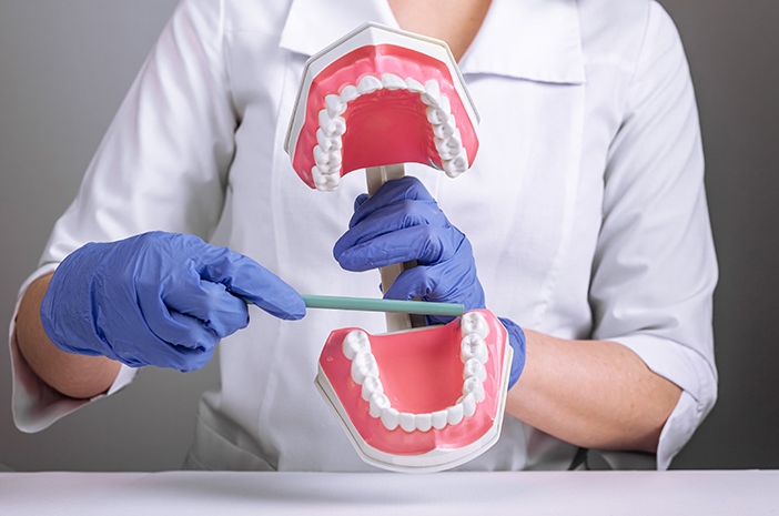 Operasi Gigi Bungsu - Manfaat, Prosedur & Efek Samping