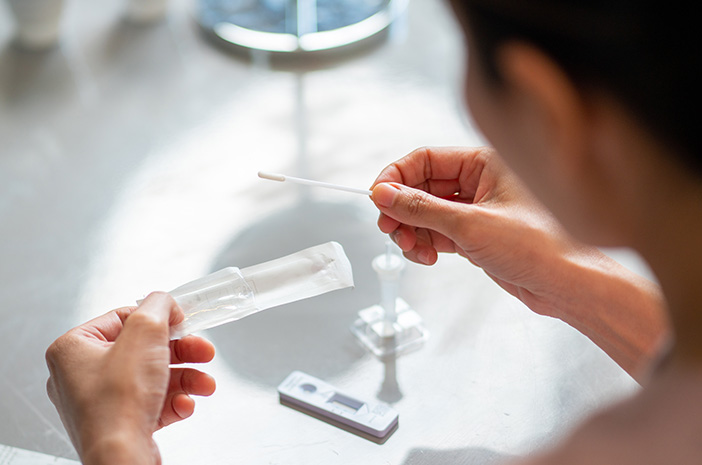 Tes Swab Antigen COVID & Flu: Manfaat dan Prosedur | Halodoc