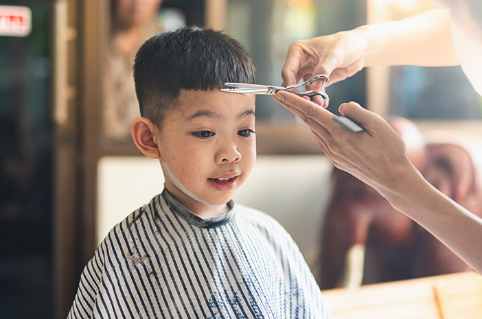 Tips Aman Cukur Rambut Anak agar Tidak Rewel dan Terluka
