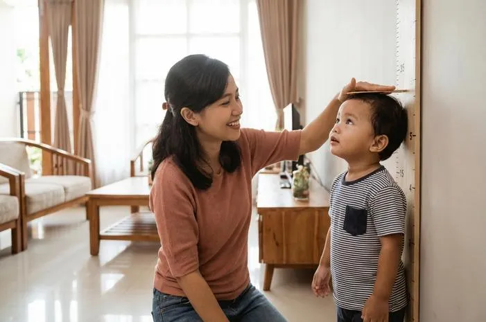 Cek Tinggi Normal Anak 2 Tahun Sesuai Standar WHO Terbaru